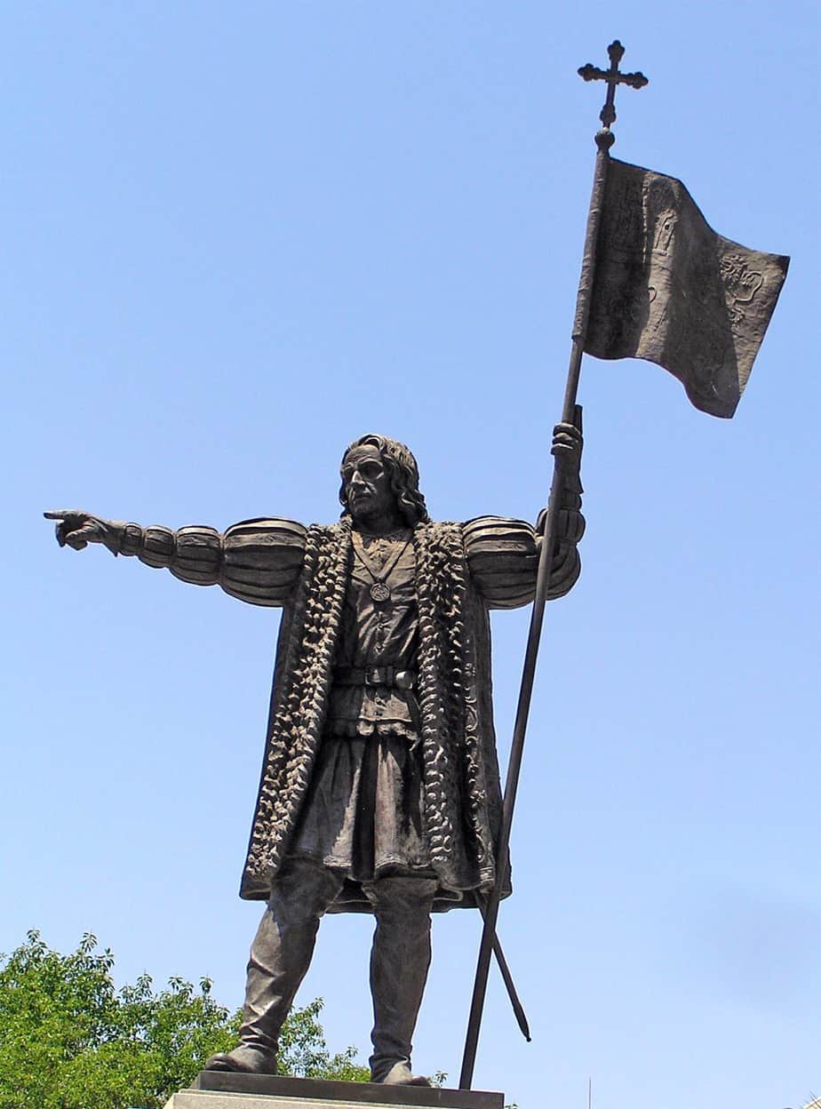 ¿Sabías que la primera estatua erigida a Cristóbal Colón en América ...