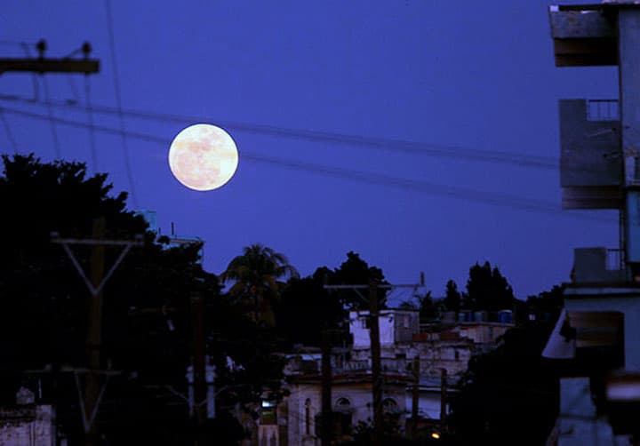 Descubre algunas de las supersticiones más arraigadas que sobre la luna ...